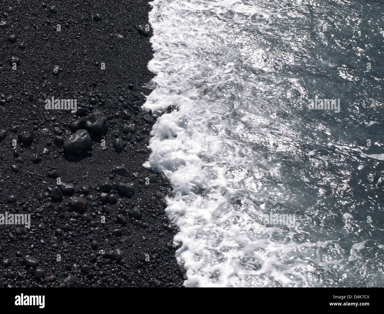 Black sand and pebbles hi-res stock photography and images - Alamy