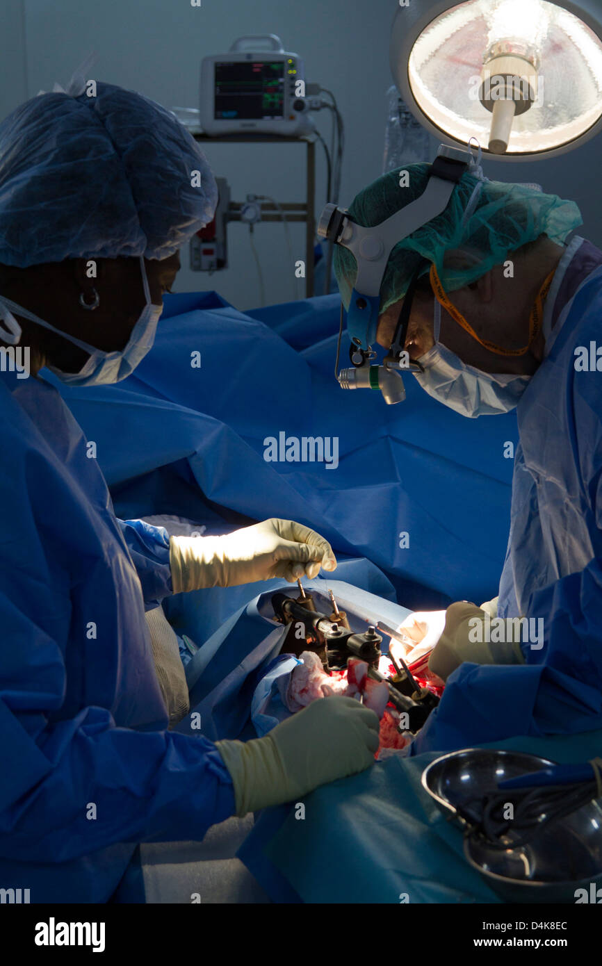 surgery in MSF Hospital Port-au-Prince Haiti Stock Photo - Alamy