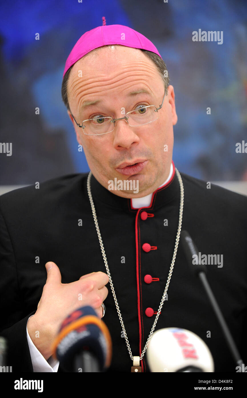 Bishop suffragan hi-res stock photography and images - Alamy