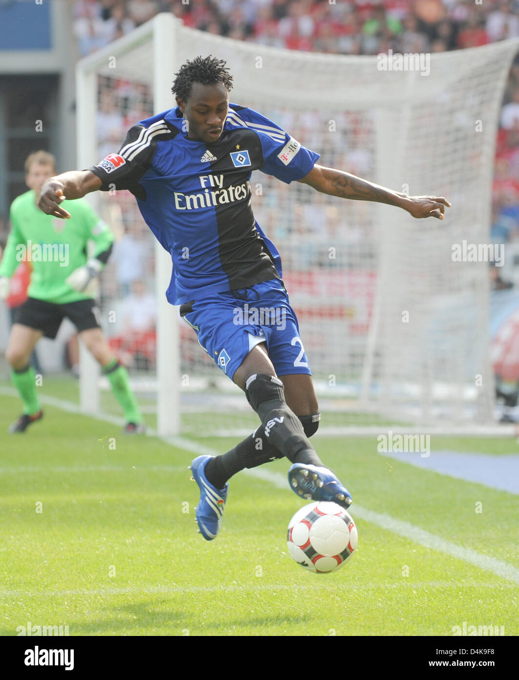 Hamburg?s Jonathan Pitroipa shown in action during the Bundesliga match ...
