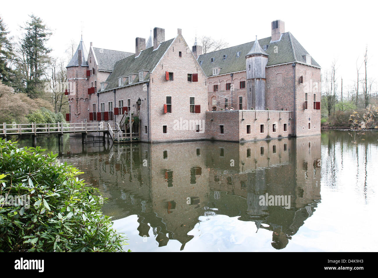 Exterior view on castle Het Oude Loo in Apeldoorn, the Netherlands, 10 ...