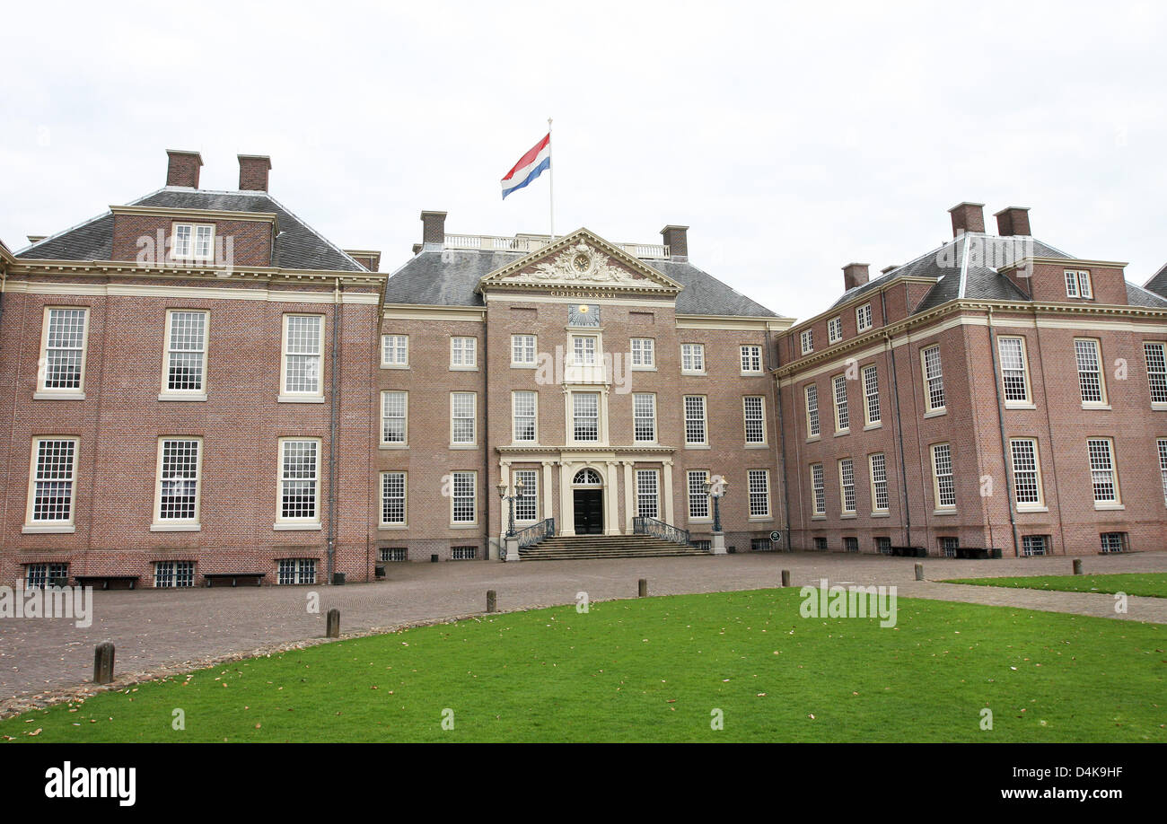 Exterior view on castle Het Oude Loo in Apeldoorn, the Netherlands, 10 ...