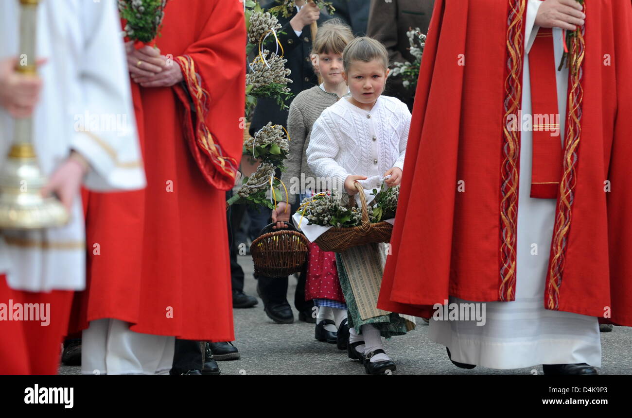 Children carry baskets with sanctified pussy willows during the Palm ...