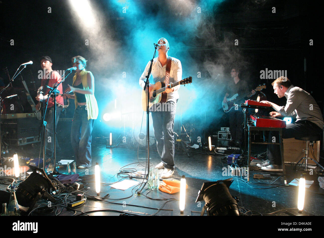 Belgian singer Milow (C) performs songs from his record ?Milow? at ...