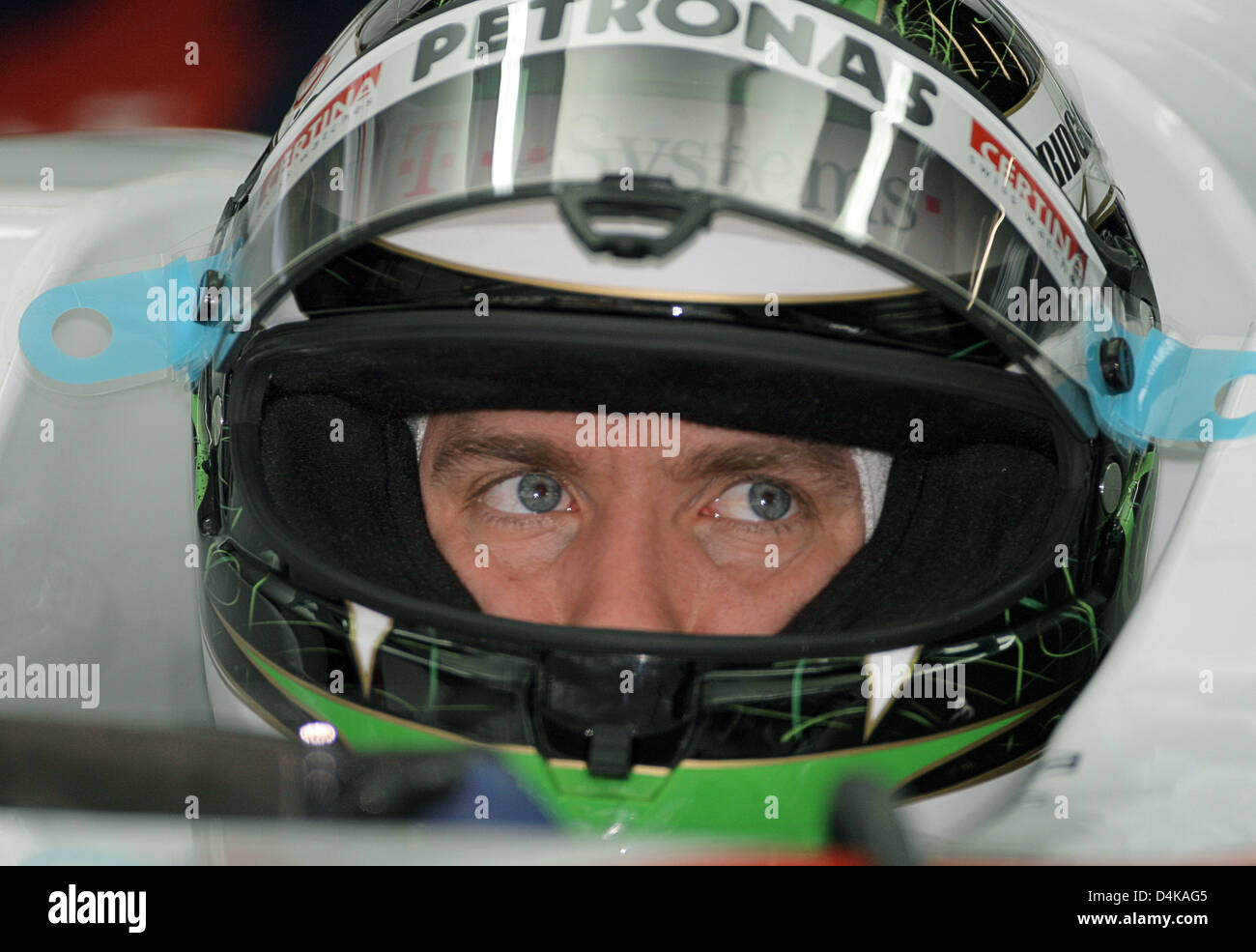 Bmw sauber f1 pit lane hi-res stock photography and images - Alamy