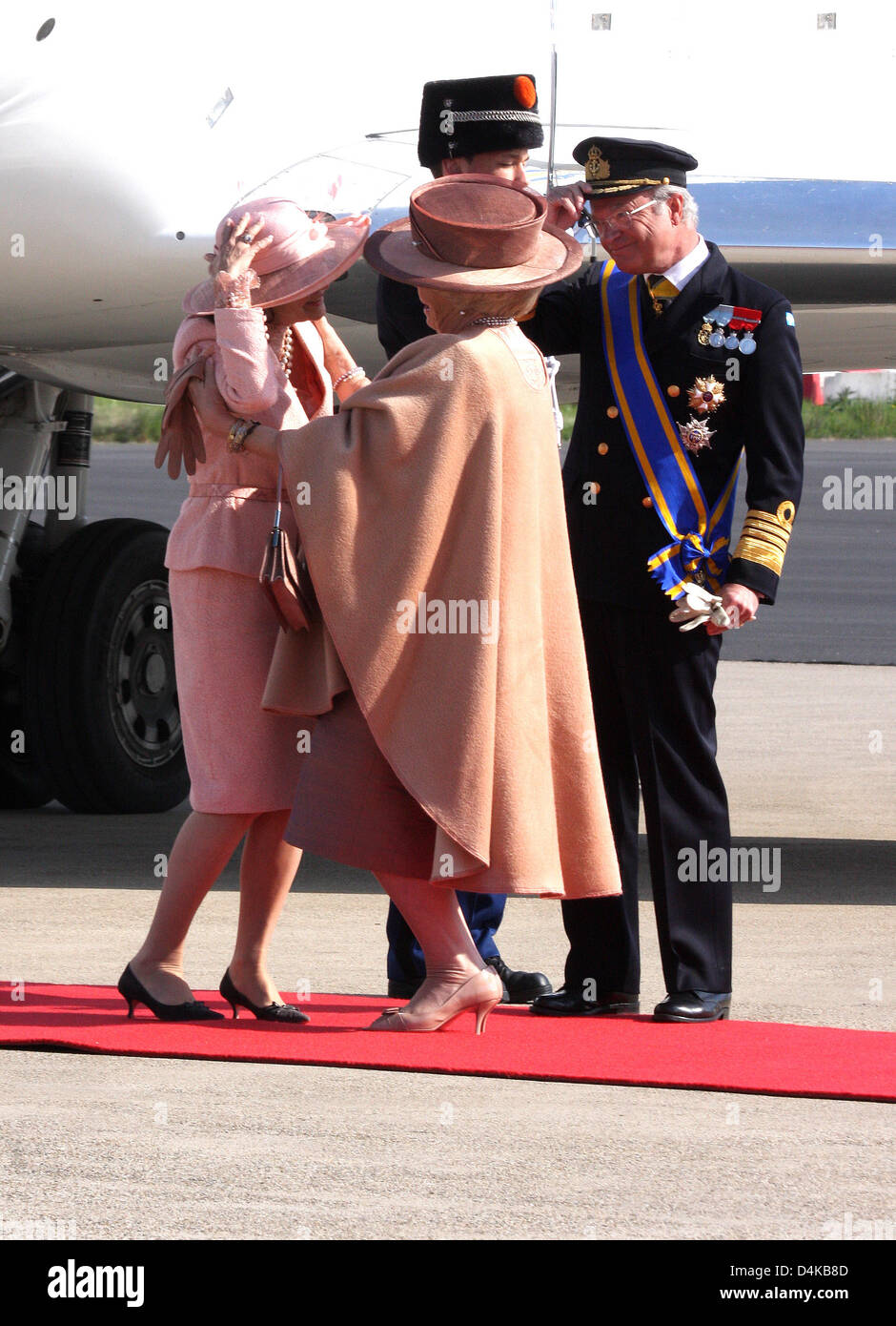 The Swedish Queen Silvia (L) and King Carl XVI Gustaf (R)are welcomed ...