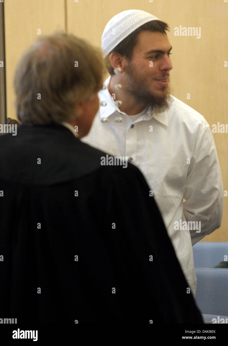 Lawyer Bernd Rosenkranz (L) talks to his client Daniel Schneider at the Higher Regional Court in ...
