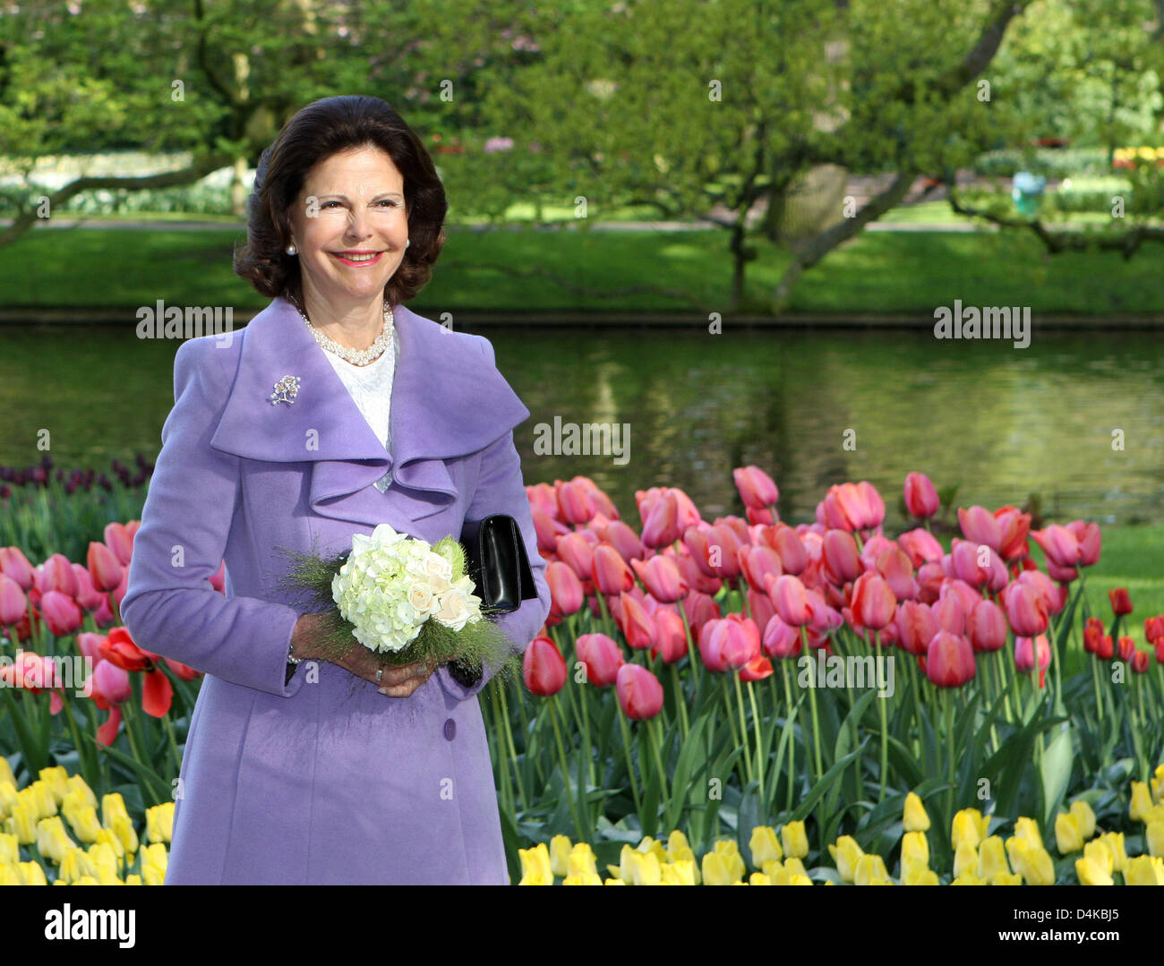 Swedish Queen Silvia visits the International Flower Exhibition ...