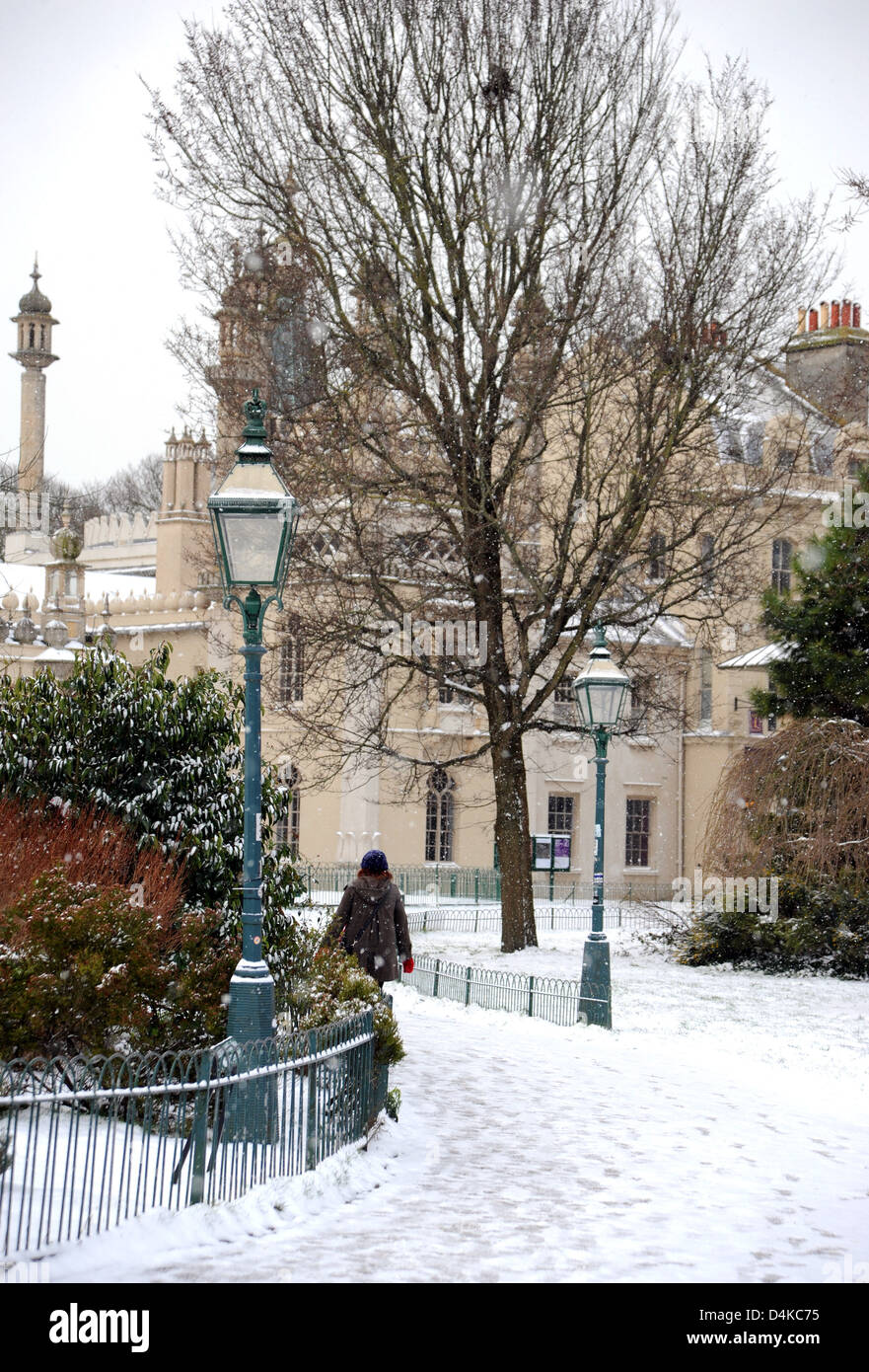 Snow around the Royal Pavilion and Gardens in Brighton Sussex UK Stock ...