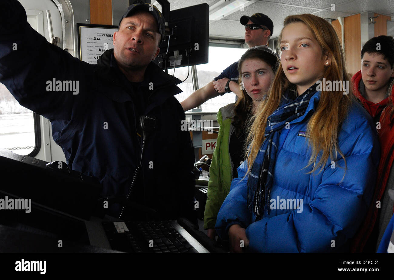 Coast guard cutter sturgeon bay hi-res stock photography and images - Alamy