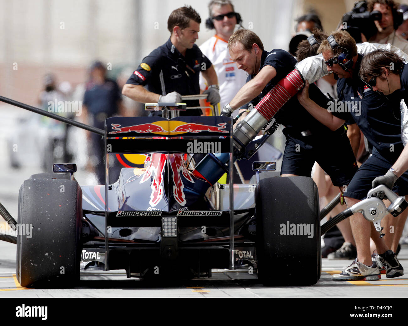 The pit crew of German Formula One driver Sebastian Vettel of Red Bull ...