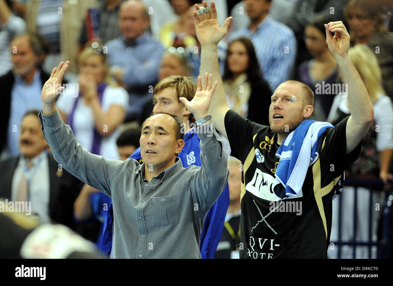 Ciudad Real?s coach Talant Dujshebaev (L) and player Ales Pajovic (R ...
