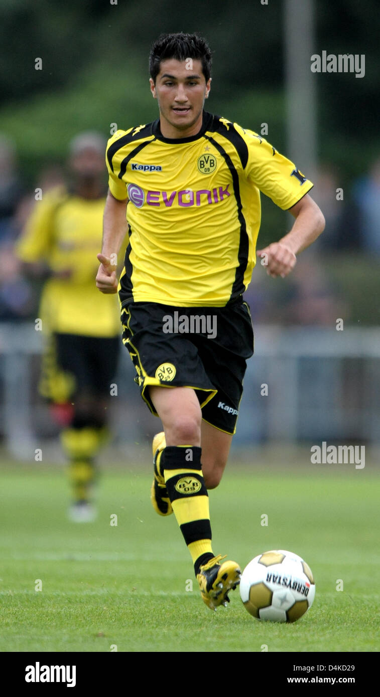 German Bundesliga club Borussia Dortmund?s Nuri Sahin controls the ball ...