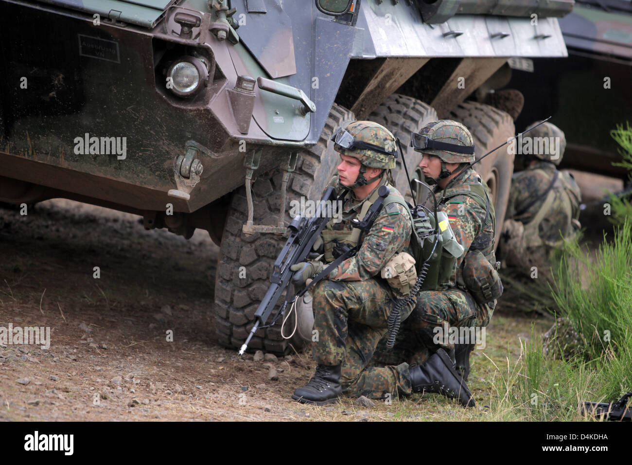 Paratroopers Exercise High Resolution Stock Photography and Images - Alamy