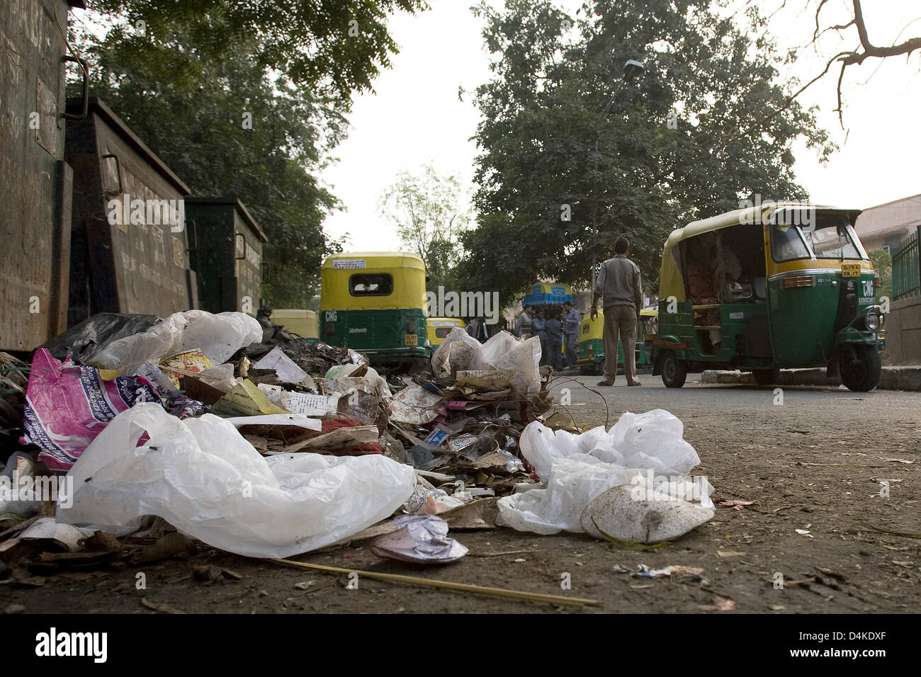 India waste container hi-res stock photography and images - Alamy
