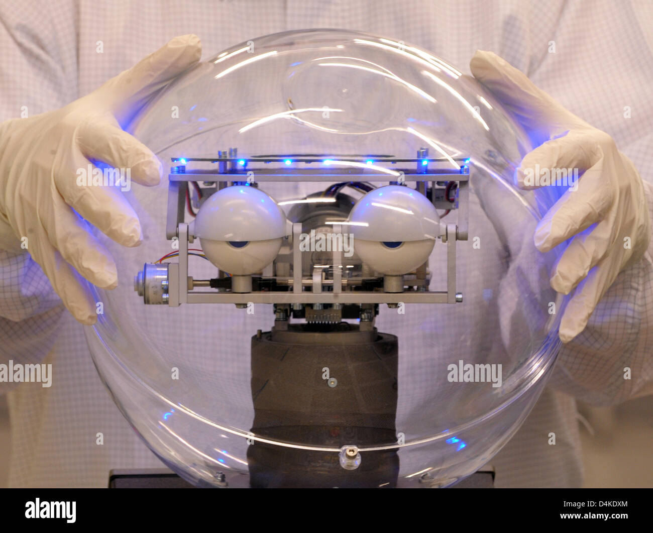 Robot ?I2D2s? pictured in the cleanroom of chip producer Infineon in ...