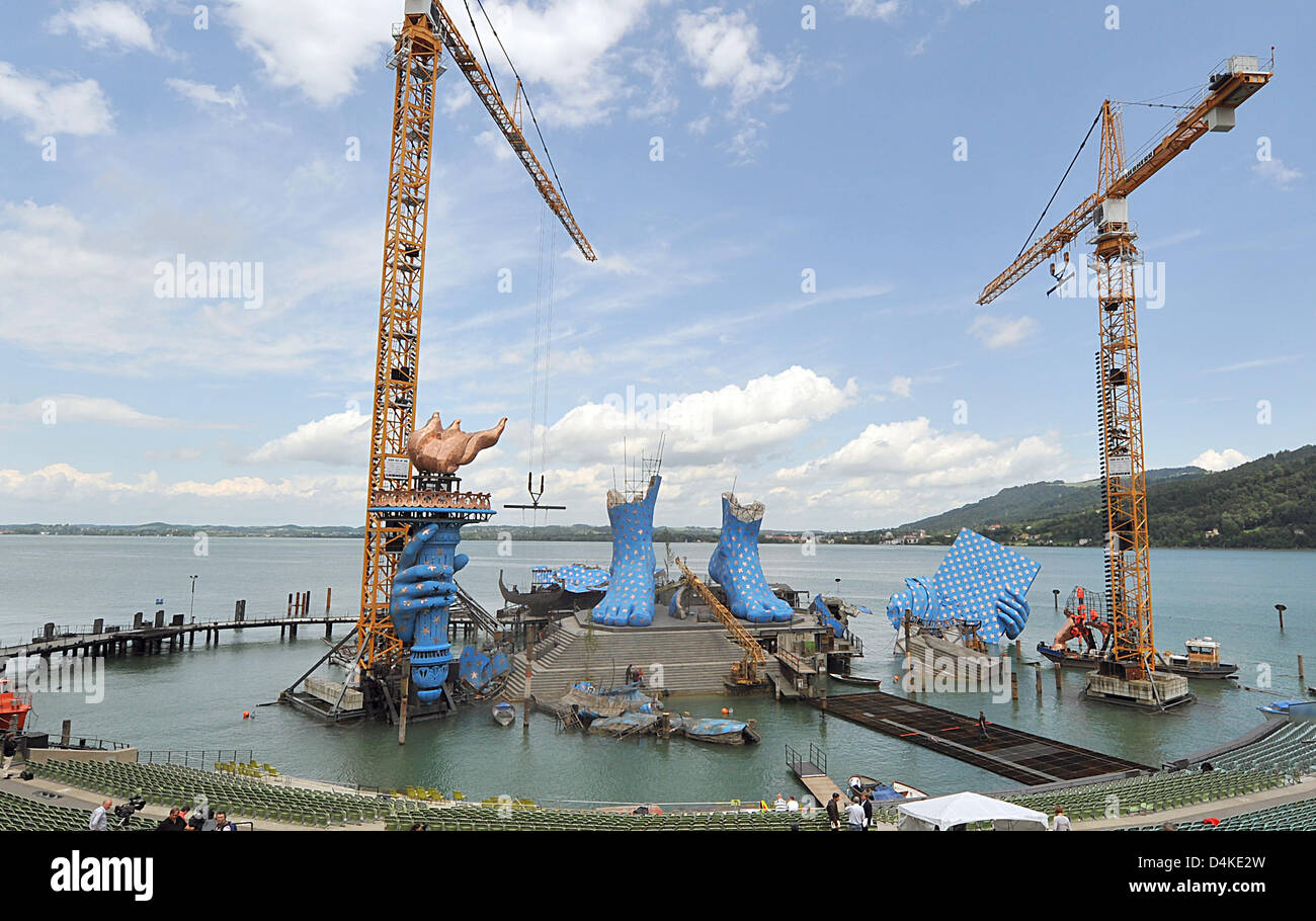 Floating House Of Entertainment High Resolution Stock Photography and ...