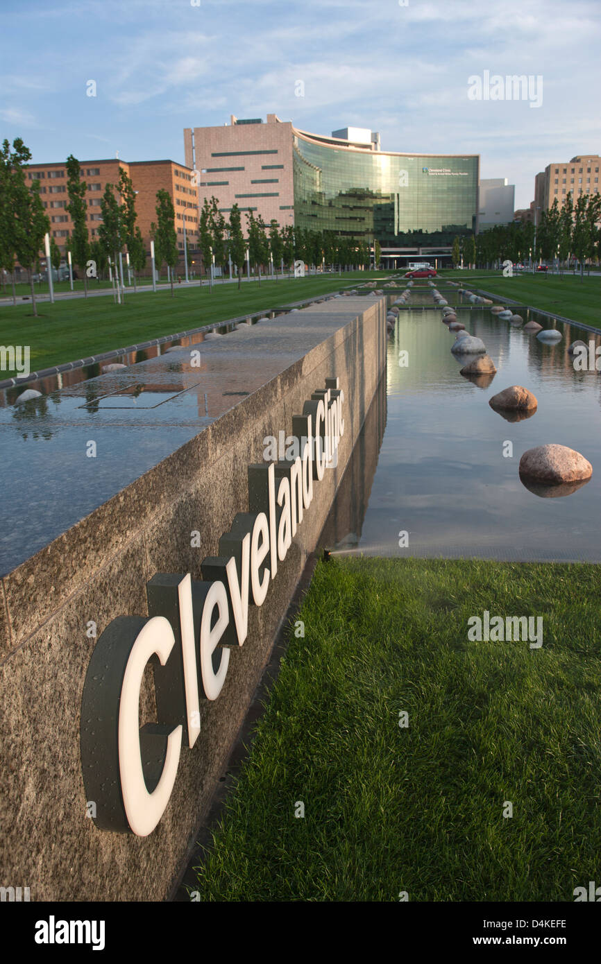 ENTRANCE SIGN REFLECTING POOL (©PETER WALKER & PARTNERS 2008) MILLER ...