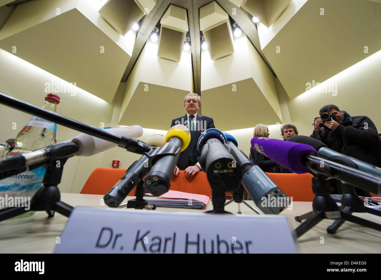 President of the Higher Regional Court Munich, Karl Huber (C), stands ...