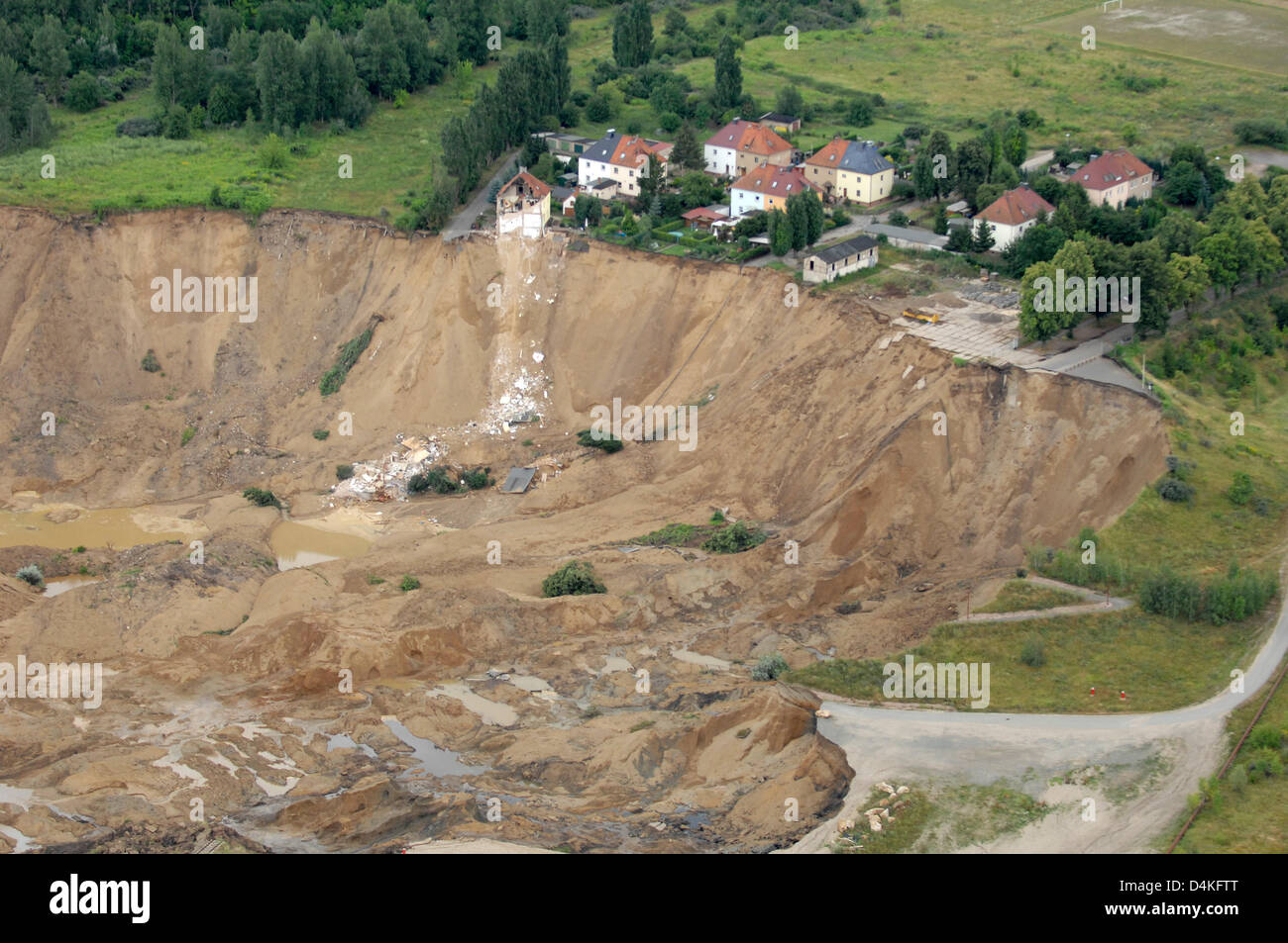 Collapsed building landslide hi-res stock photography and images - Alamy