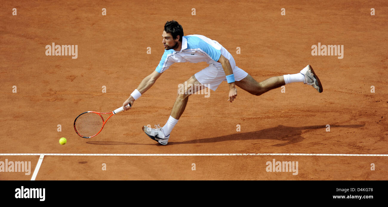 France?s Jeremy Chardy returns a forehand to Romania?s Victor Hanescu ...