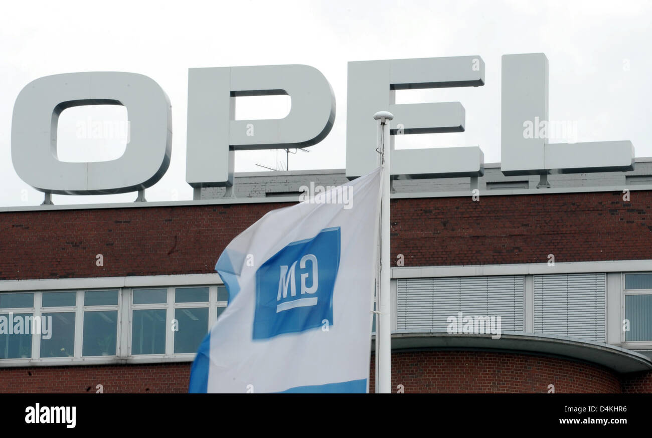 A ?GM? flag sways in the wind in front of the ?Opel? plant in Bochum ...