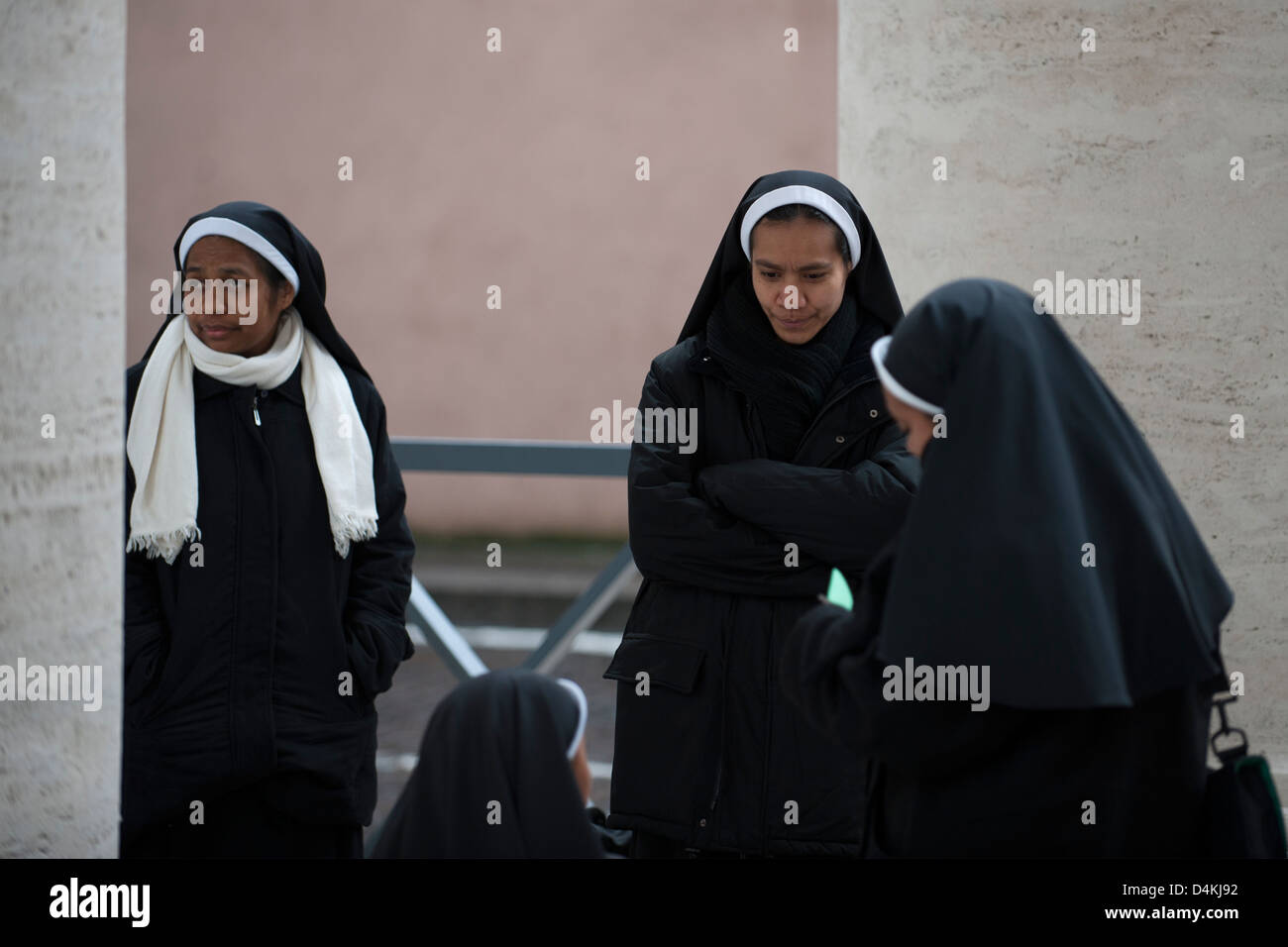 Nuns rome hi-res stock photography and images - Alamy