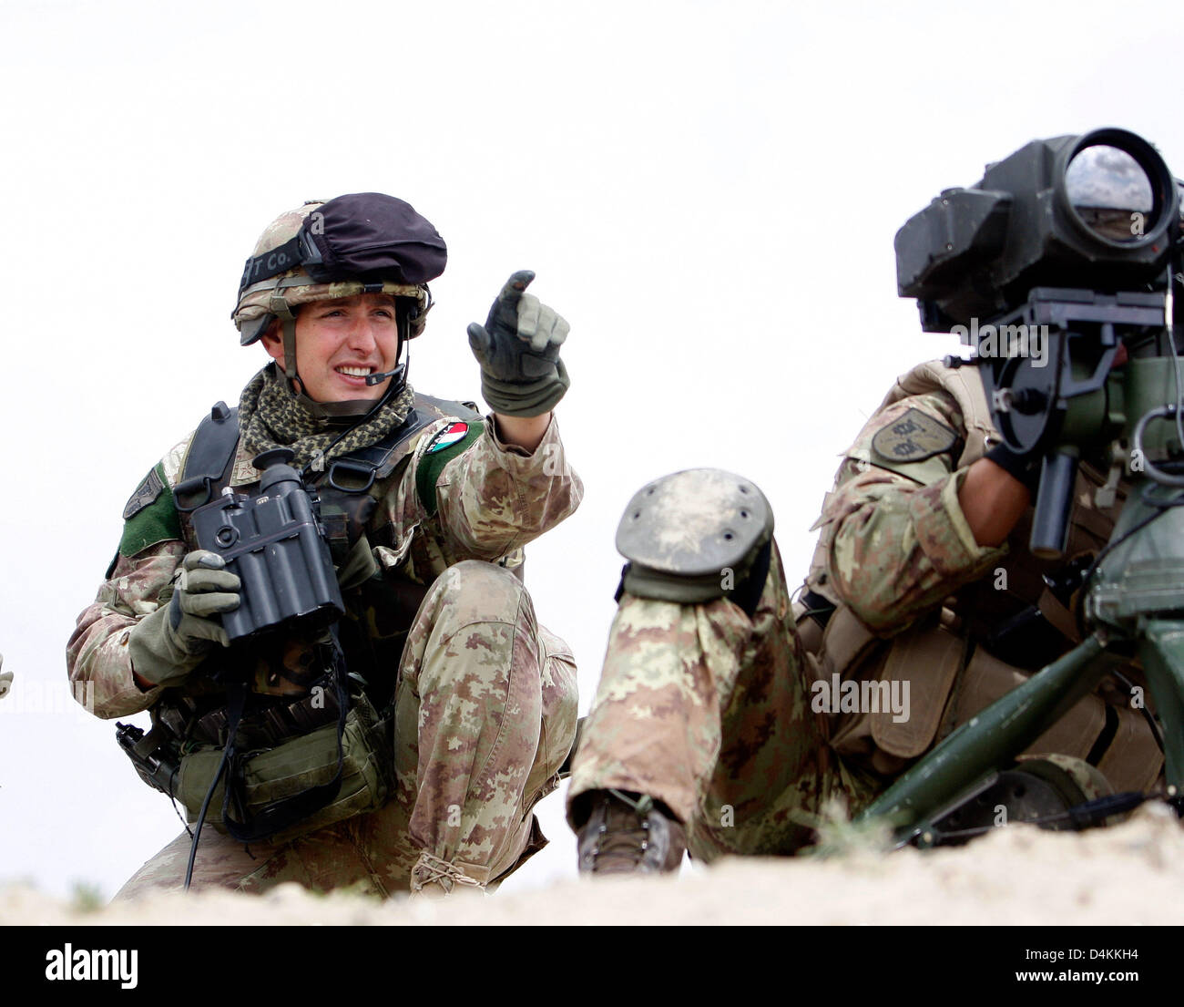 Two Italian soldiers of the 2nd Mountaineer Regiment practice ?Close ...