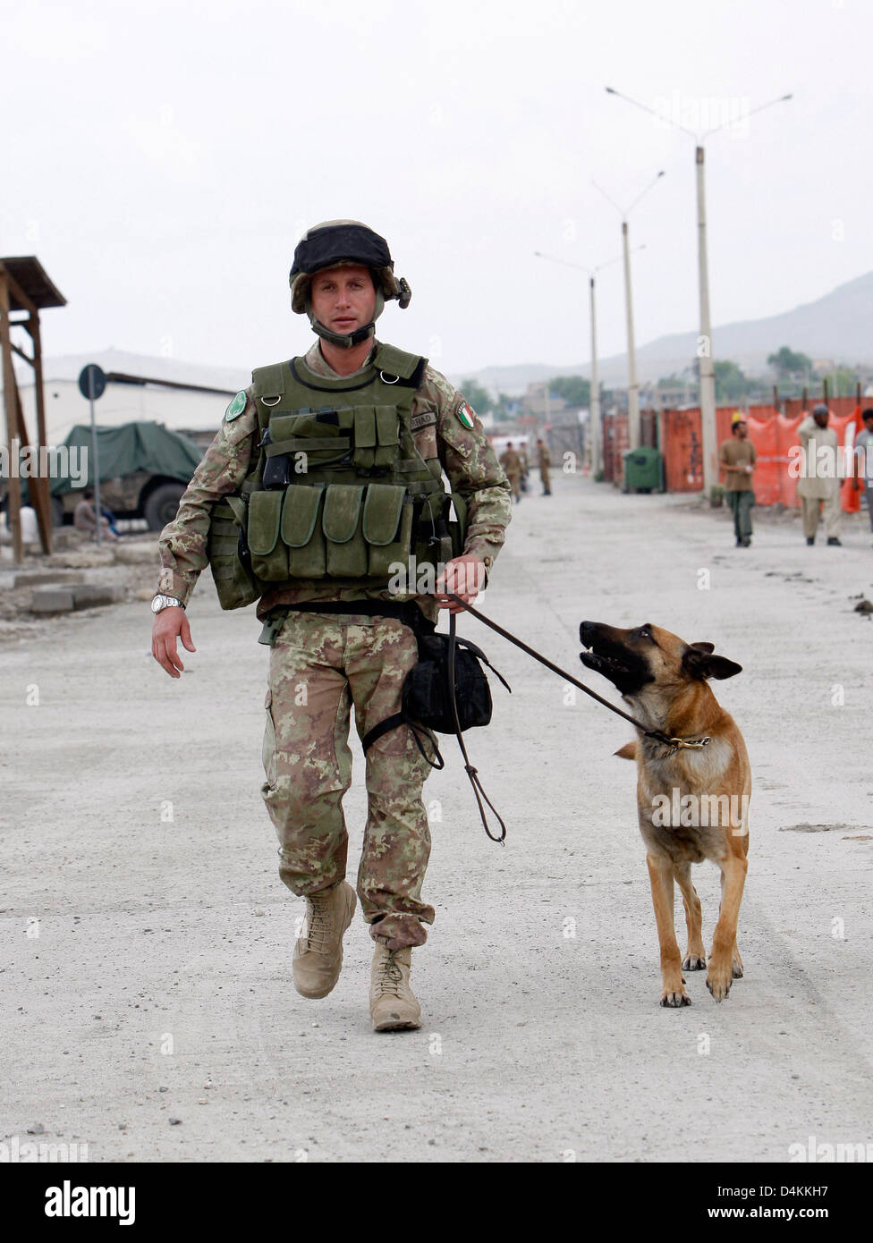 Italian soldier help hi-res stock photography and images - Alamy