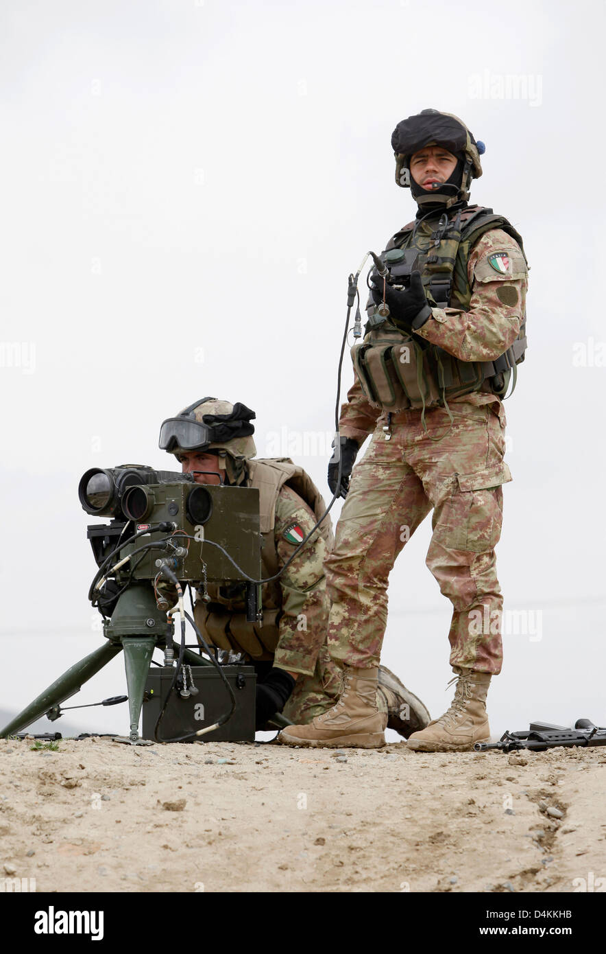 Two Italian soldiers of the 2nd Mountaineer Regiment practice ?Close ...