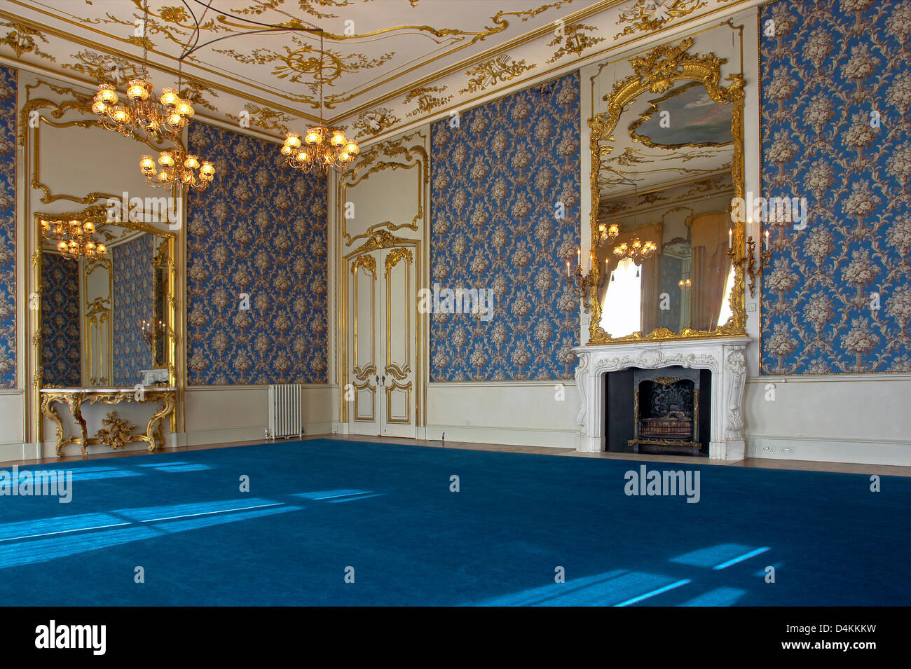 Stately home drawing room hi-res stock photography and images - Alamy