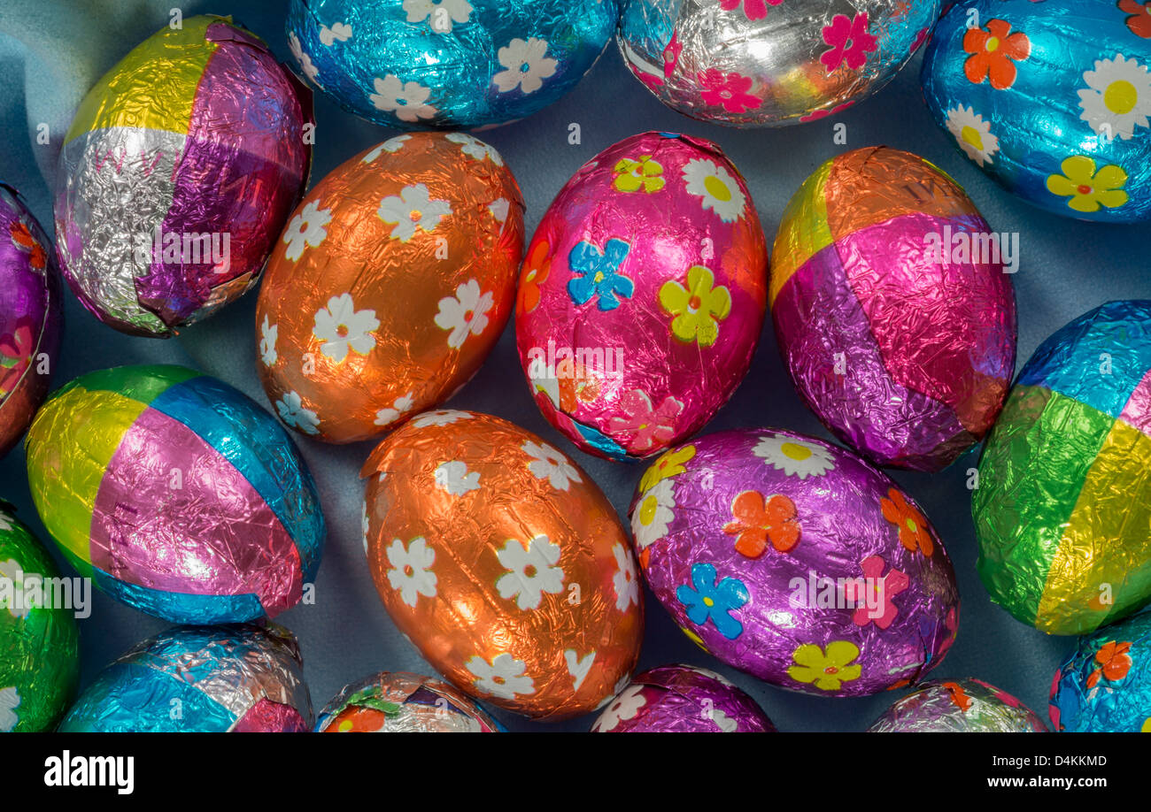 Small chick and colored eggs hi-res stock photography and images - Alamy