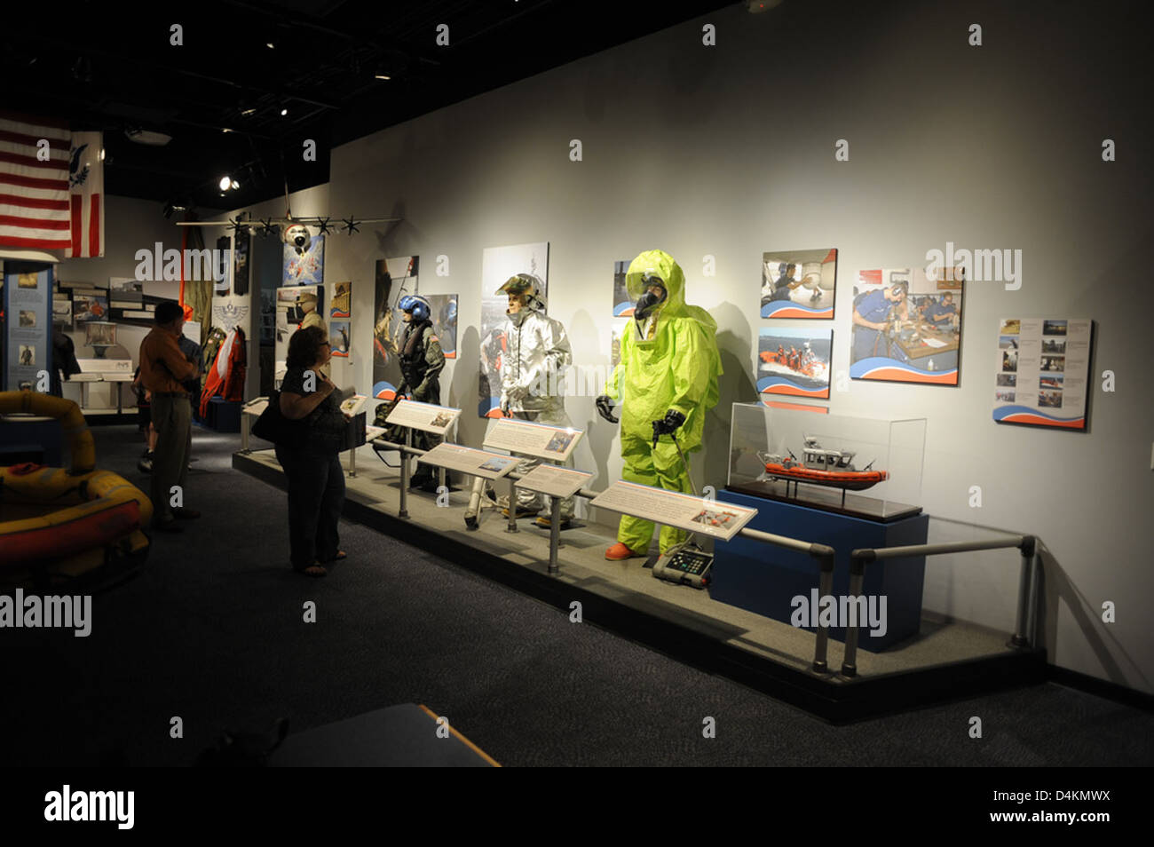 Security guard museum hi-res stock photography and images - Alamy