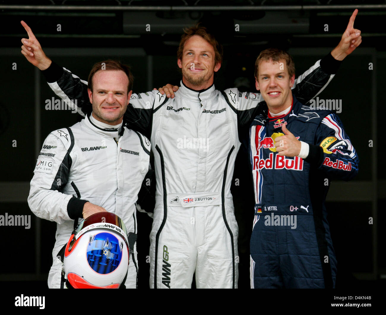 British Formula One driver Jenson Button of Brawn GP (C) poses with ...
