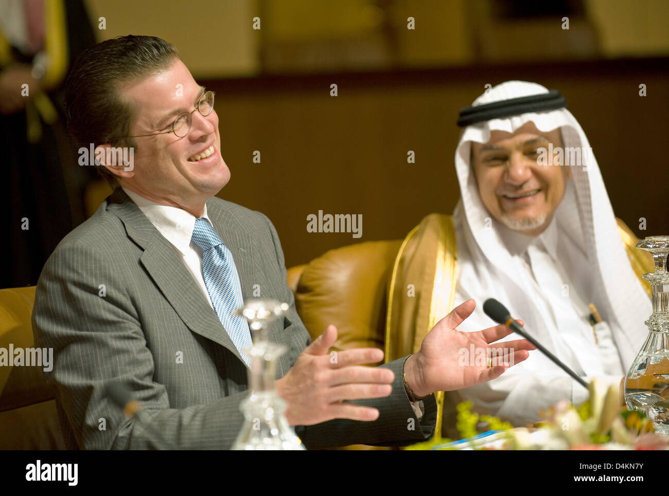 United arab emirates and saudi arabia talks hi-res stock photography ...