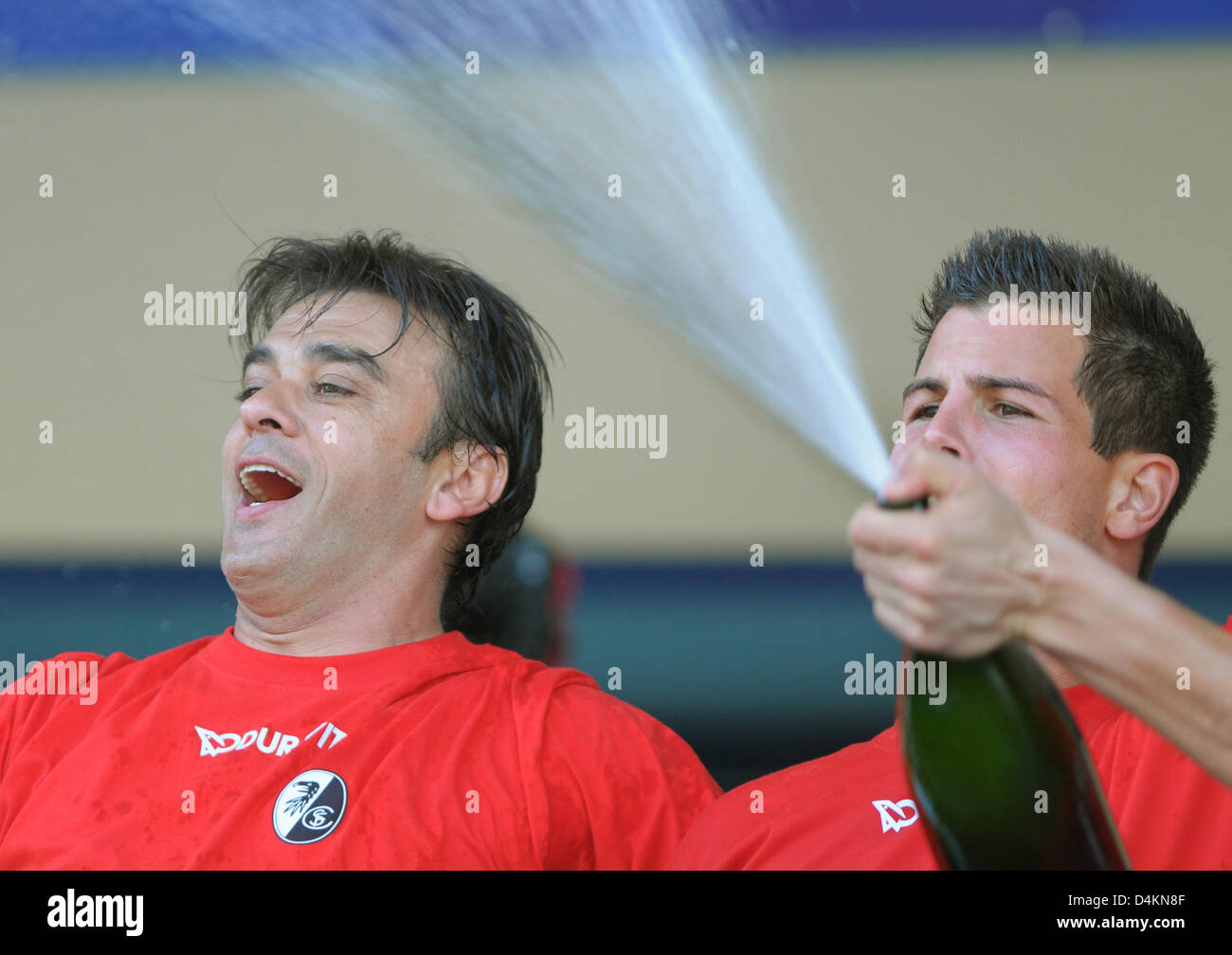 Freiburg?s assistant coach Damir Buric (L) and goalkeeper Michael ...