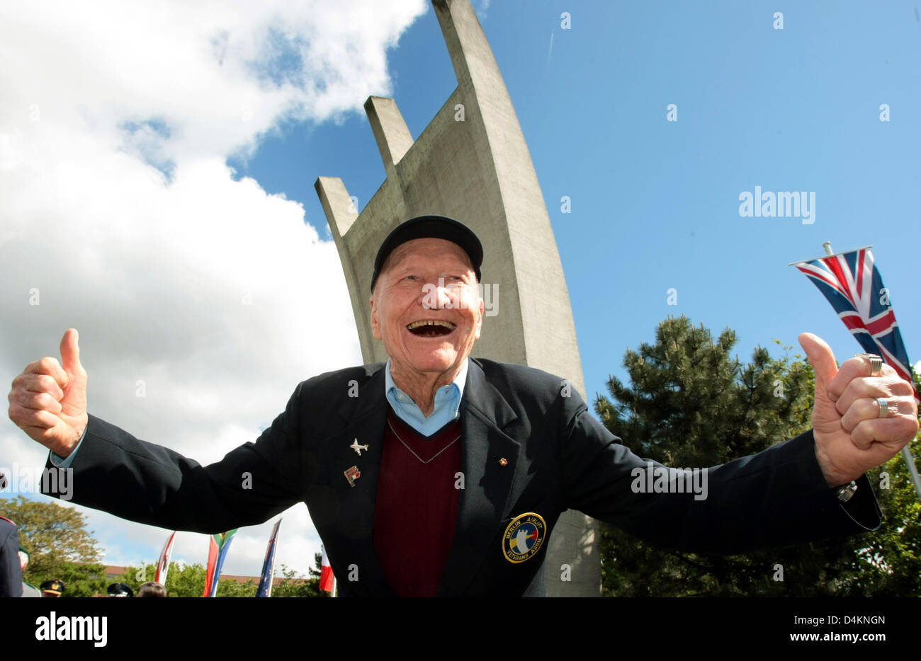 Best-known pilot of the so-called Candy Bomber, former US Air Force ...