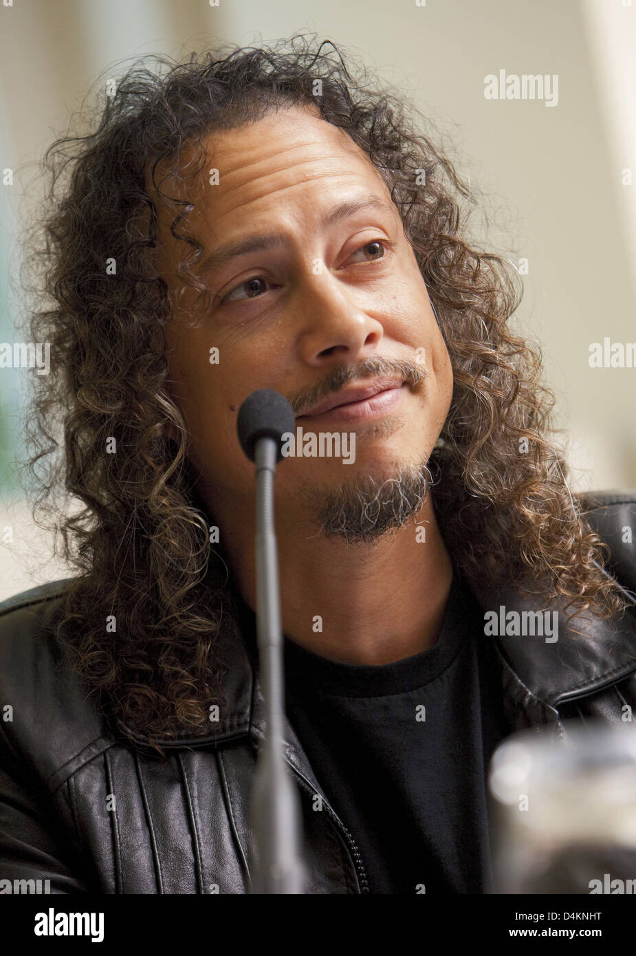 Kirk Hammett, leadgitarrist of rock band Metallica, smiles during a ...