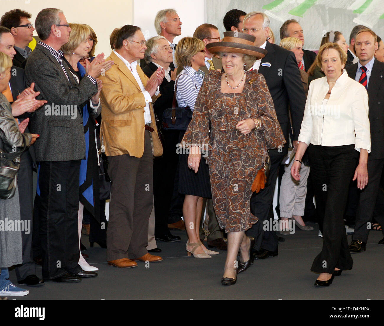 Dutch Queen Beatrix (C) attends the opening of the fair ?Art Amsterdam ...