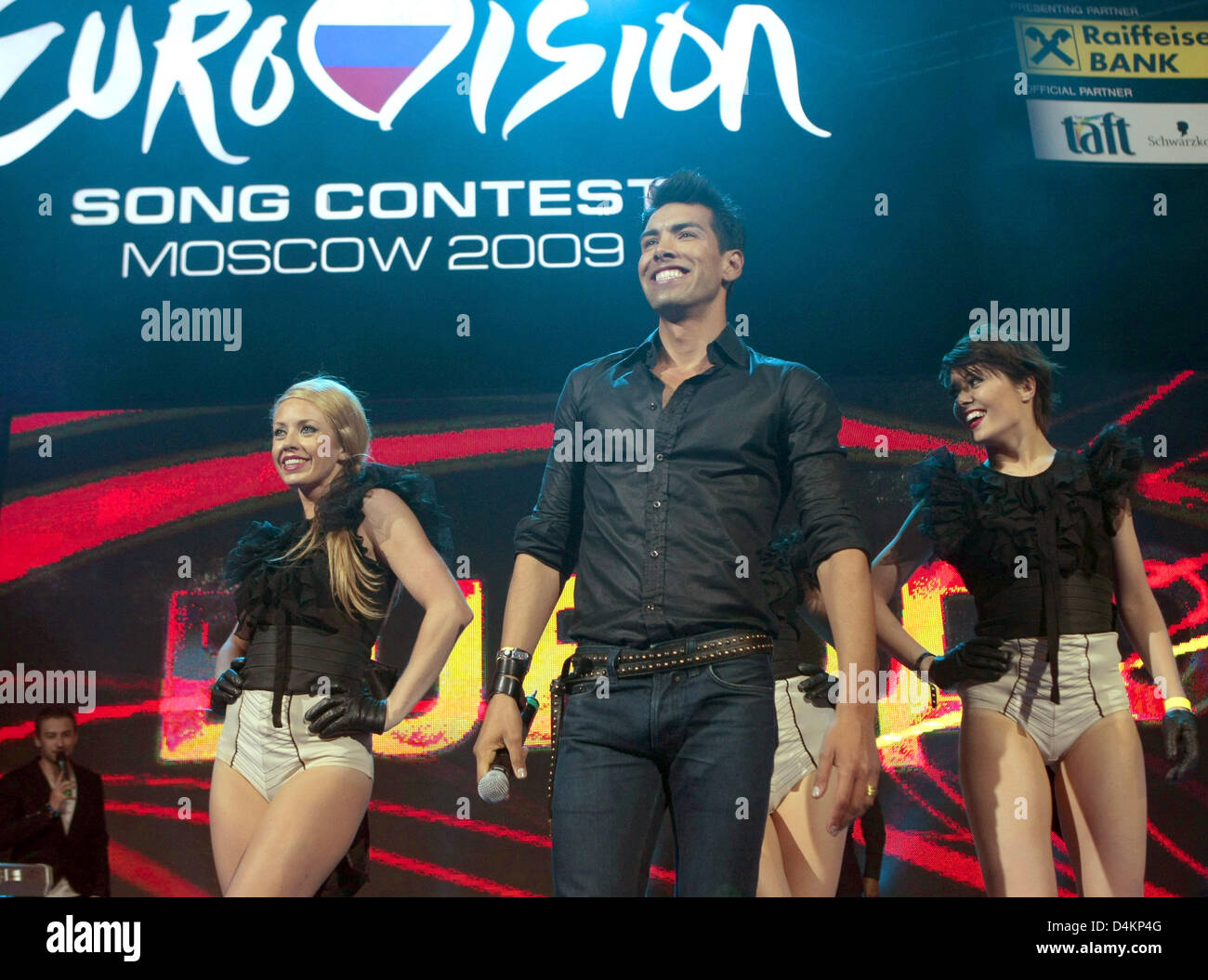 Oscar Loya of ?Alex Swings Oscar Sings!? performs the song ?Miss Kiss ...