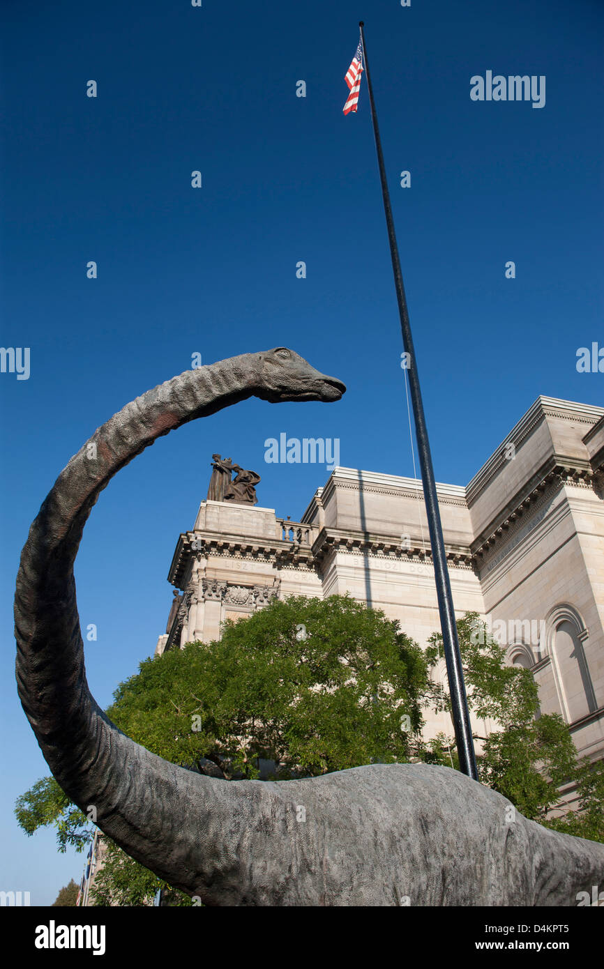 DIPLODOCUS DINOSAUR STATUE CARNEGIE MUSEUM OF NATURAL HISTORY ...