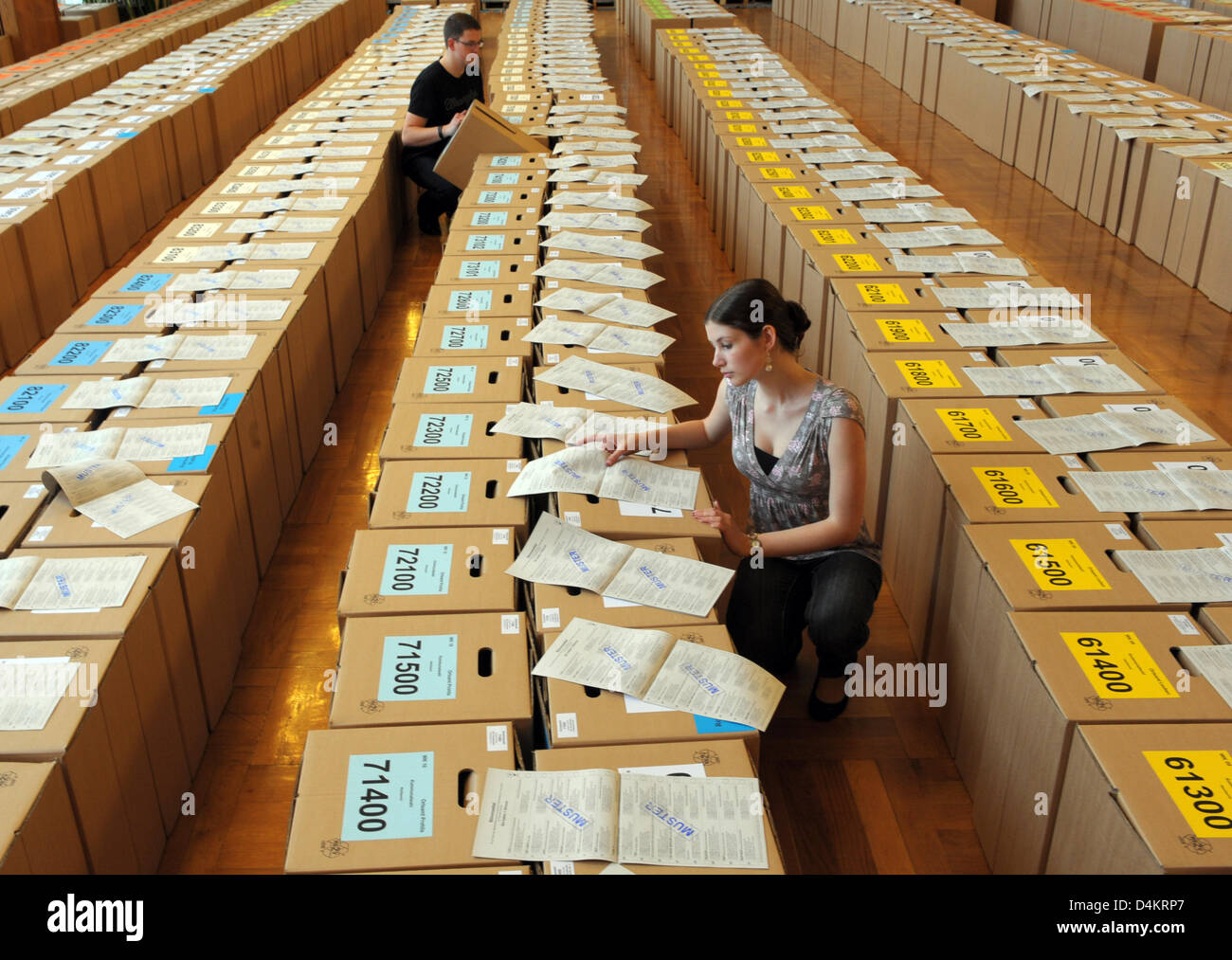 Ballot bin hi-res stock photography and images - Alamy