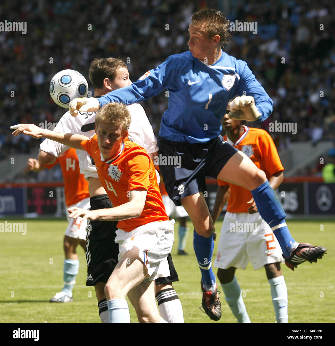 German Kevin Scheidhauer (back) fights for the ball with Dutch ...