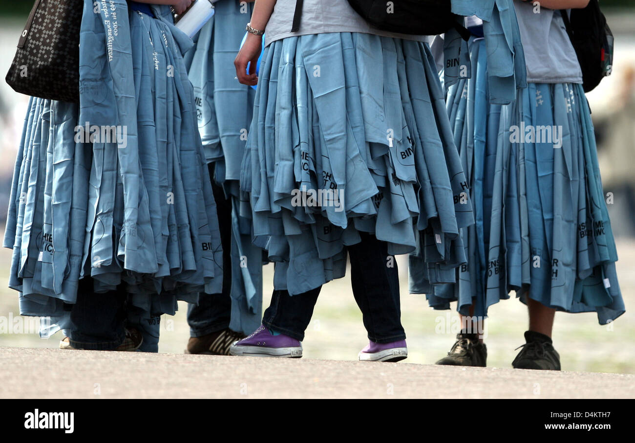 Young helpers wear skirts made from scarfs at the 32nd German ...