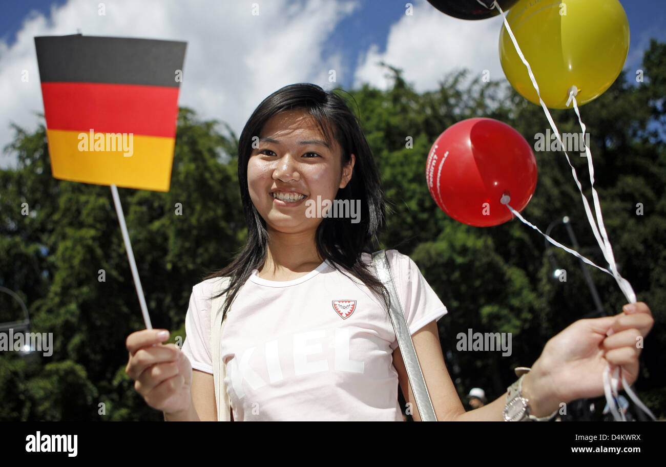 Chinese student Cheng celebrates at the citizen?s festival for the 60th ...