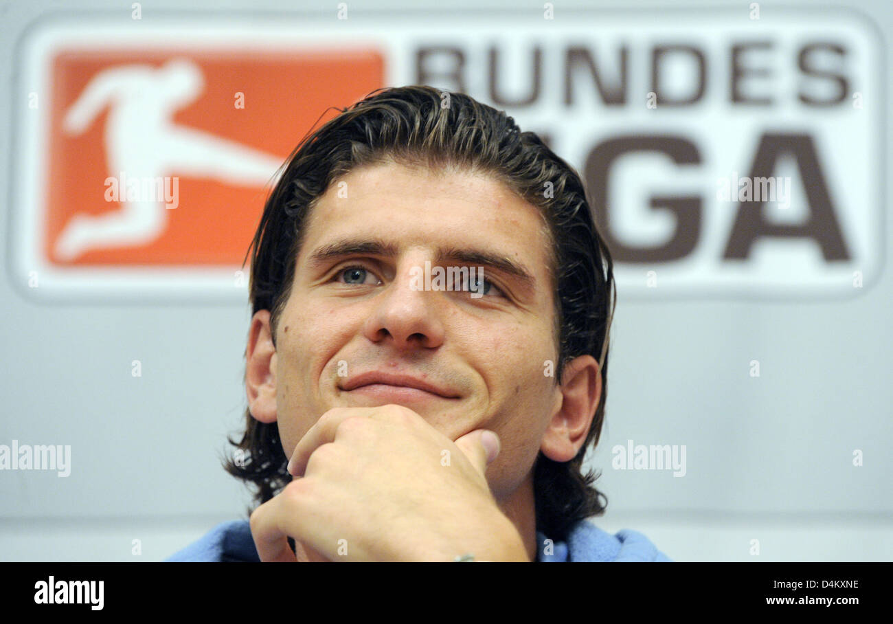 German soccer international mario gomez hi-res stock photography and ...