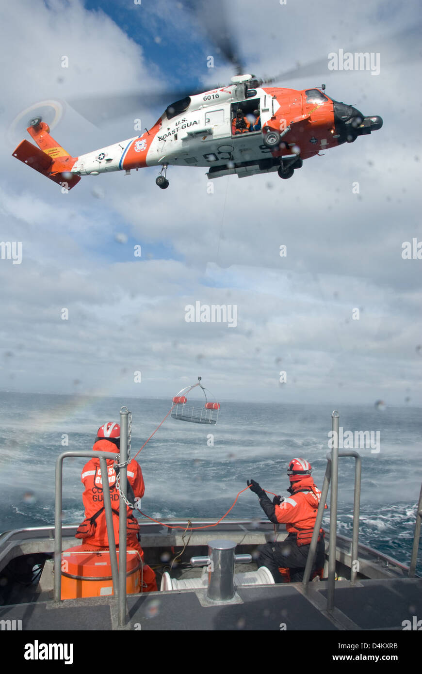Coast guard helicopter hoists hi-res stock photography and images - Alamy
