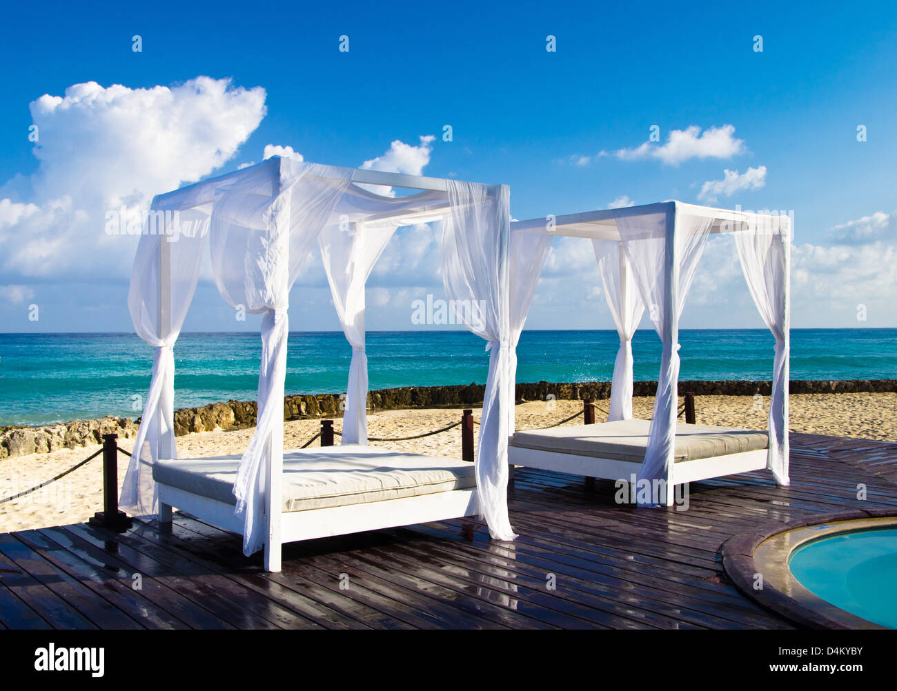 Pavilion and swimming pool in luxury resort Stock Photo - Alamy