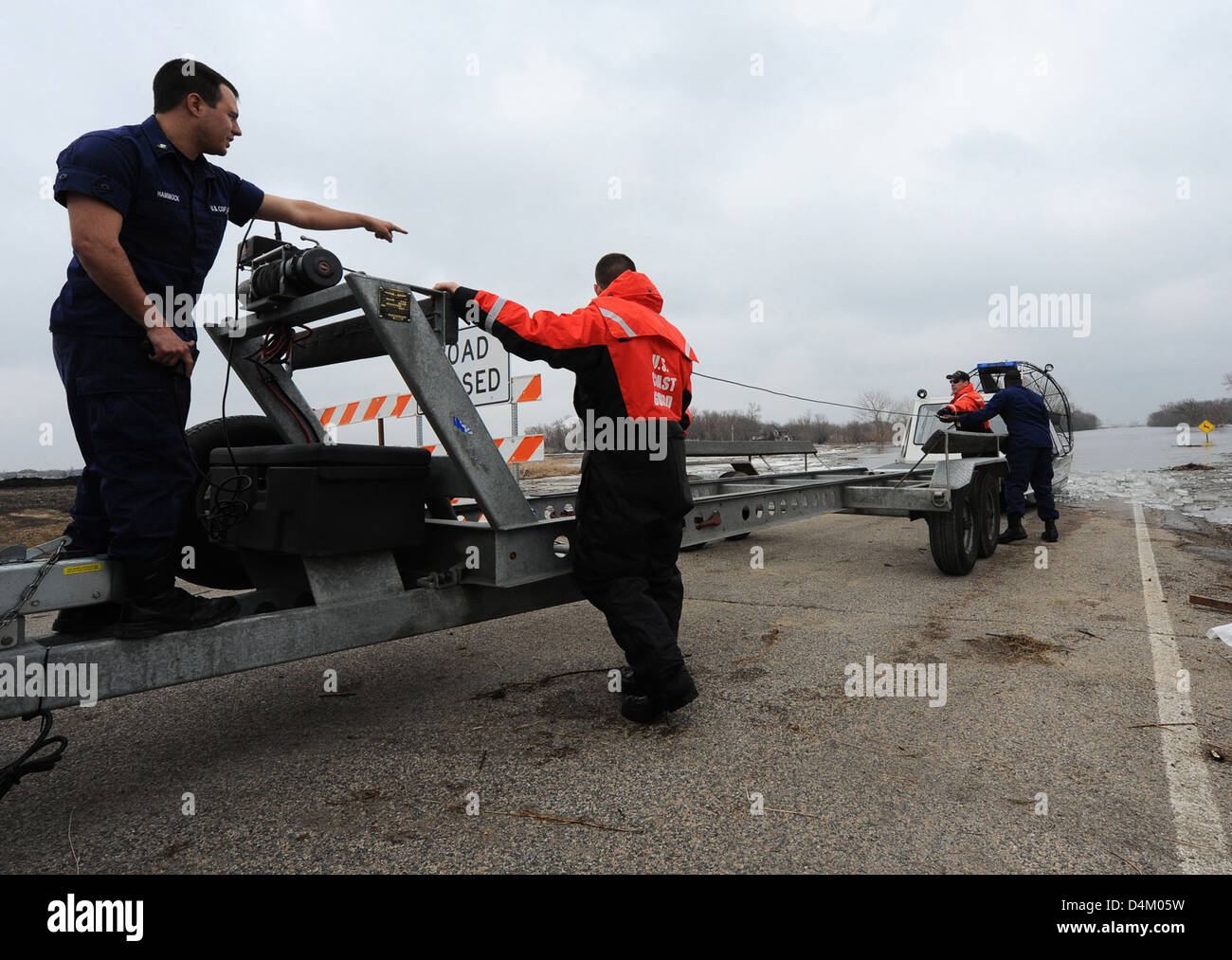 Stranded individuals hi-res stock photography and images - Alamy