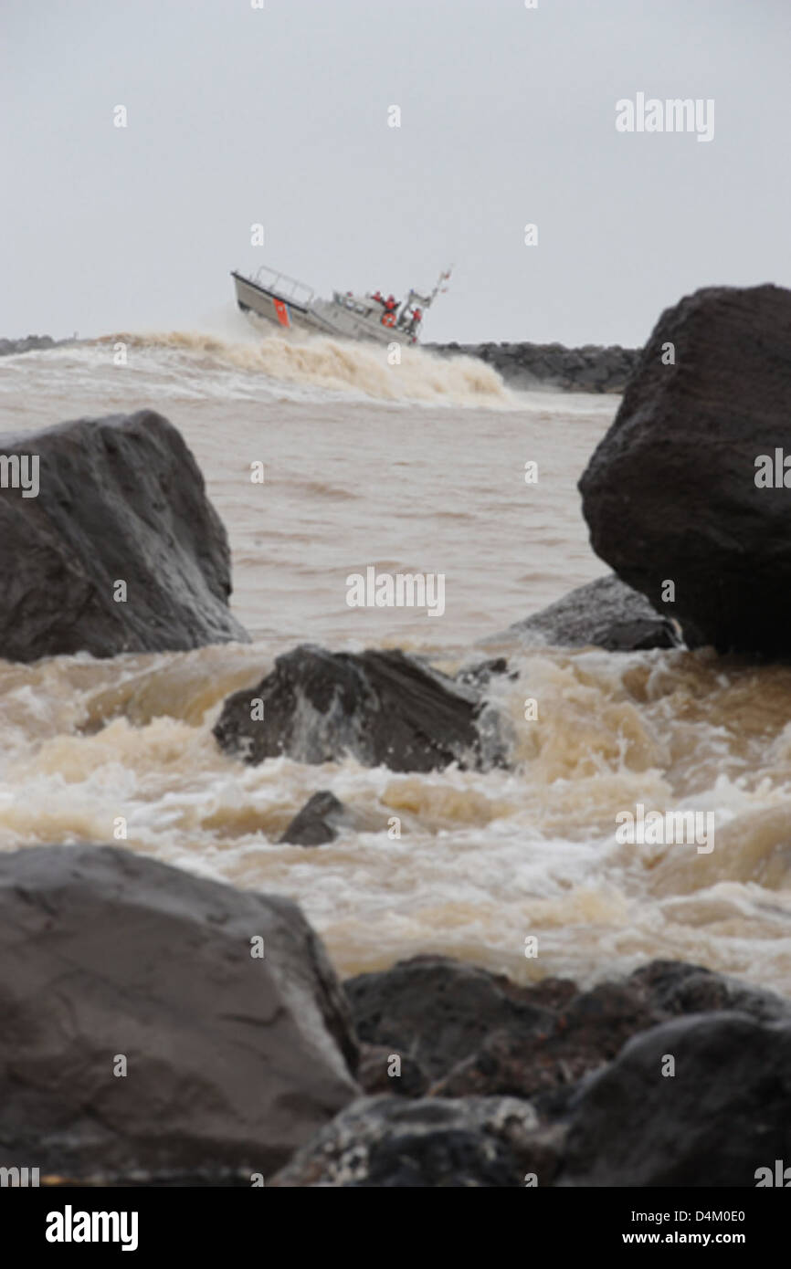 The U.S. Coast Guard conducted training on the Umpqua River using a 47 ...